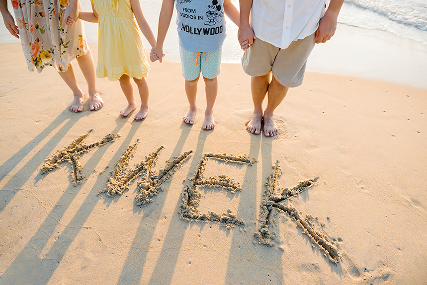 Casual beach walk family session with Kwek family | darinimages