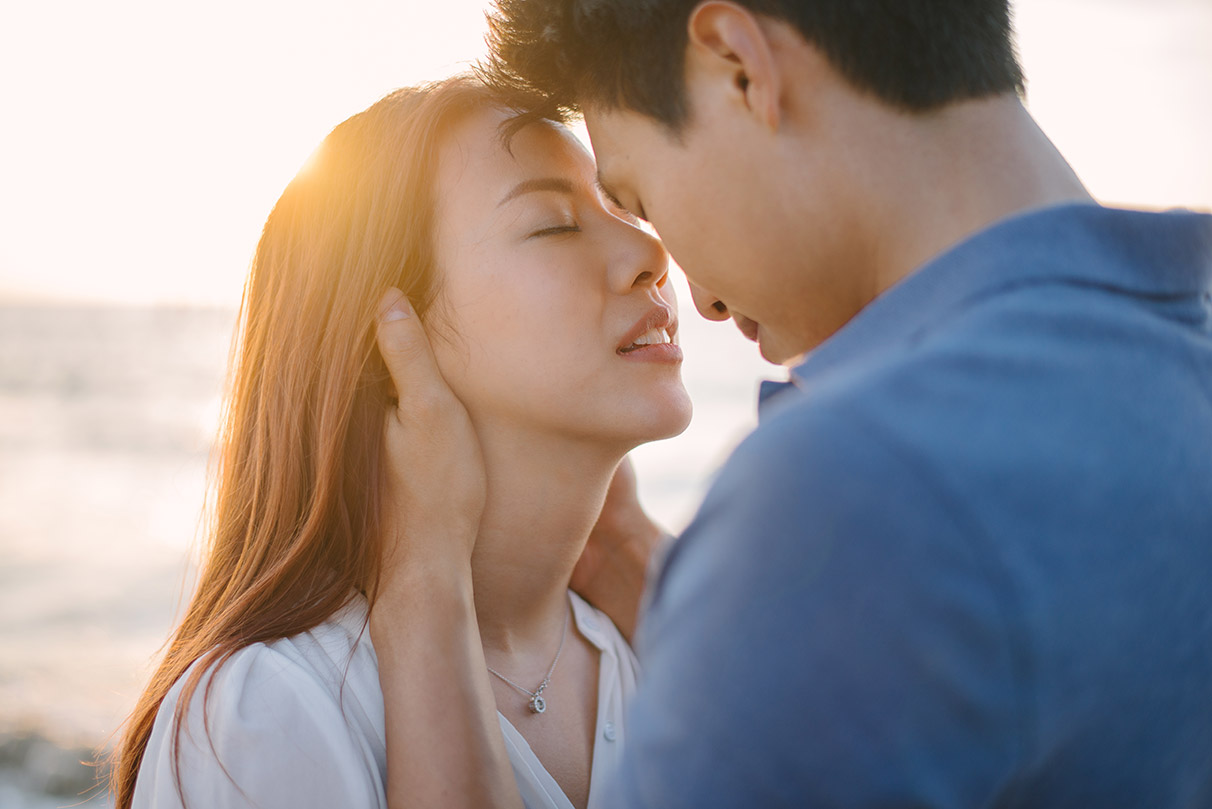 An Intimate Summer Engagement Session Of Sam & Tan in Phuket | darinimages