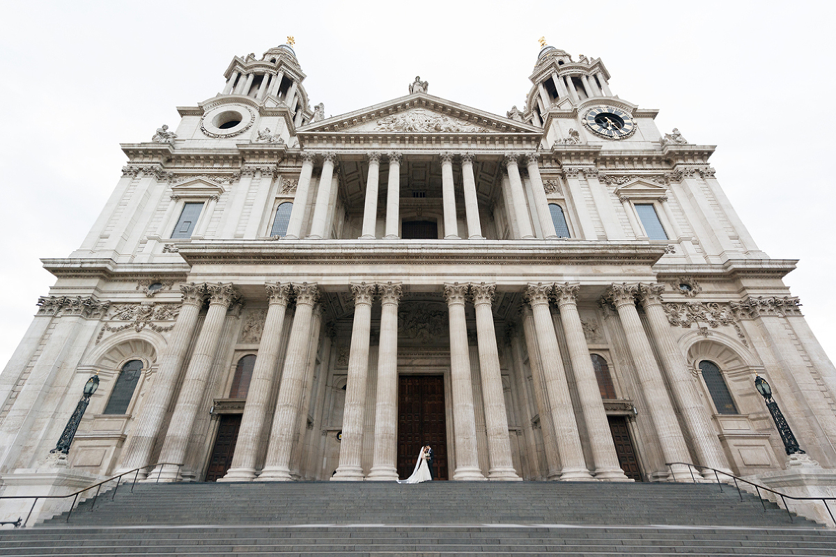 Classic engagement of Ruby & Kane in the historic architectures, heart ...